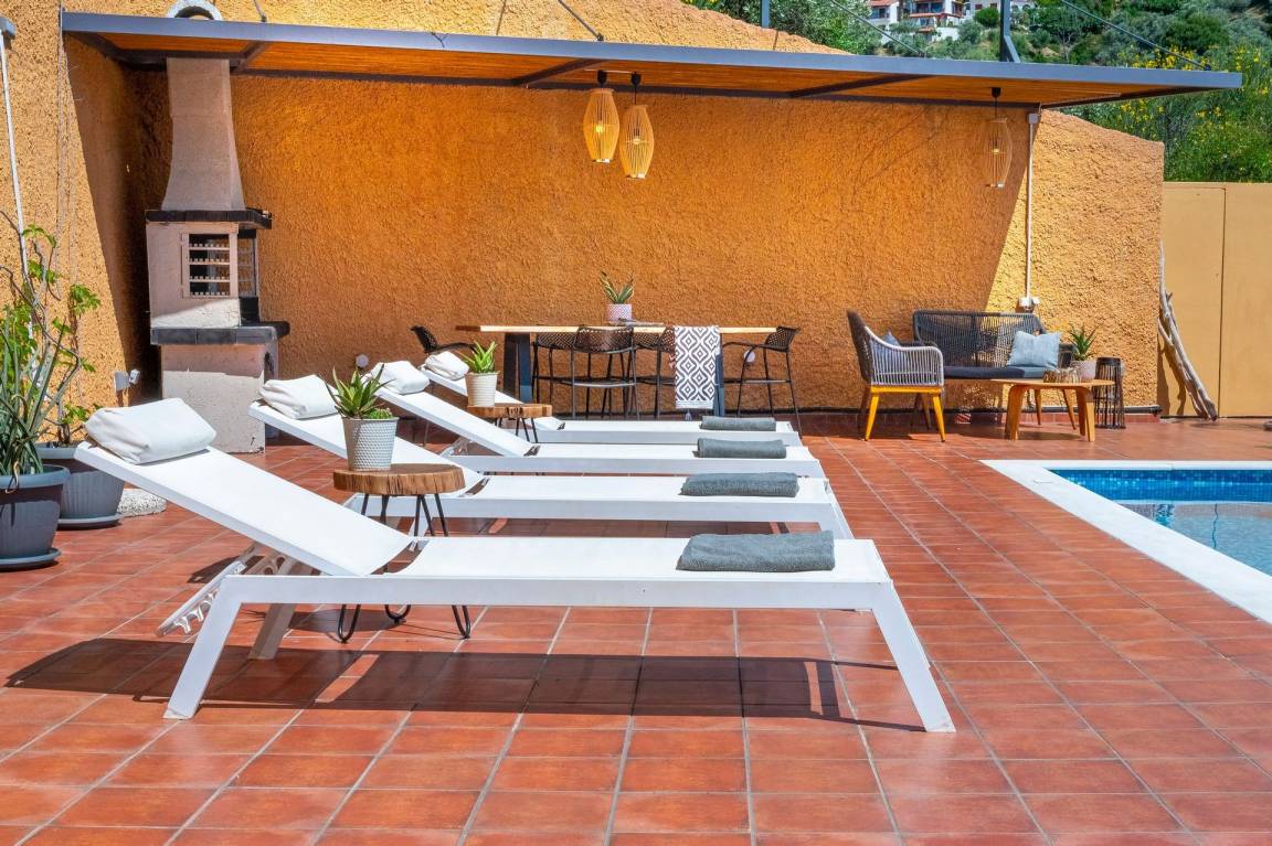 Villa ∙ 2 Bedrooms ∙ 8 Guests - Skiathos