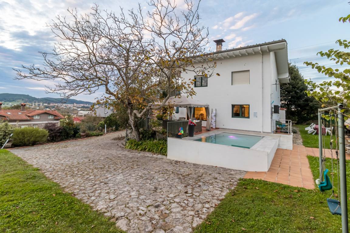 92 M² Casa ∙ 6 Habitaciones ∙ 12 Huéspedes - Liendo