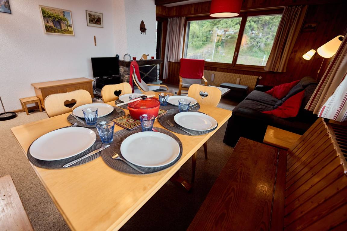70 M² Ferienwohnung ∙ 2 Schlafzimmer ∙ 6 Gäste - Sion