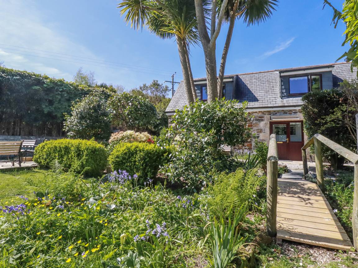 Cottage ∙ 2 Bedrooms ∙ 4 Guests - St Austell
