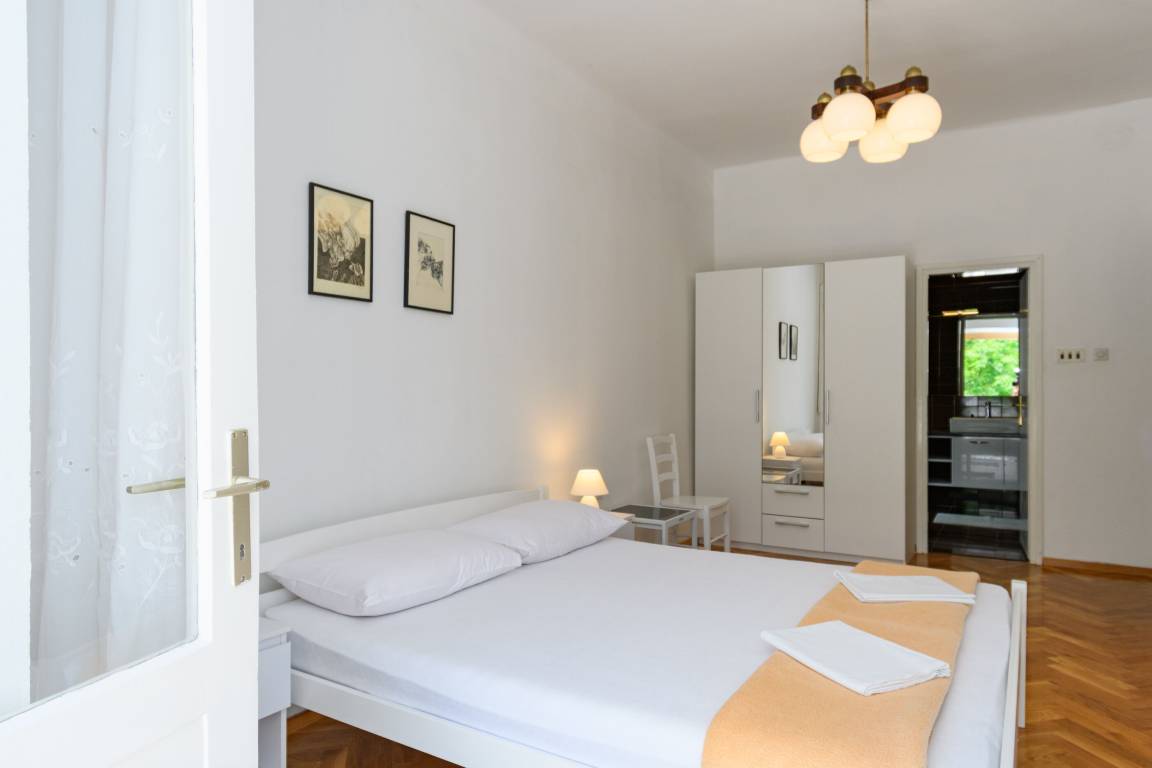 200 M² House ∙ 4 Bedrooms ∙ 8 Guests - Rab Island