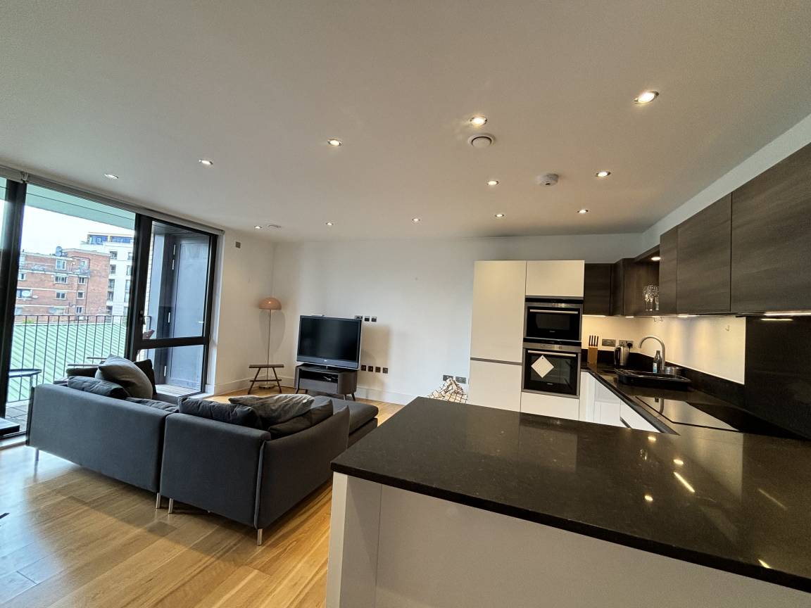 80 M² Apartment ∙ 2 Bedrooms ∙ 5 Guests - London