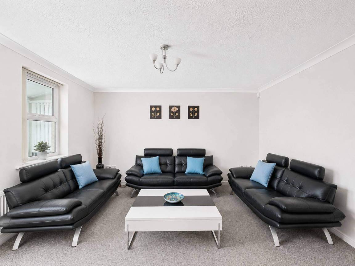 125 M² House ∙ 6 Bedrooms ∙ 11 Guests - Loughborough