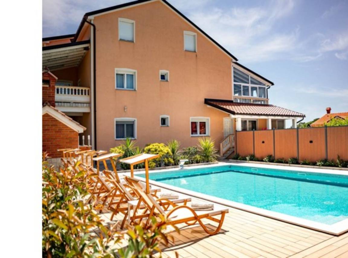 120 M² Apartment ∙ 3 Bedrooms ∙ 6 Guests - Rab