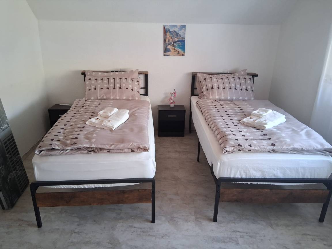 83 M² Appartement ∙ 3 Chambres ∙ 7 Personnes - Aéroport de Stuttgart (STR)