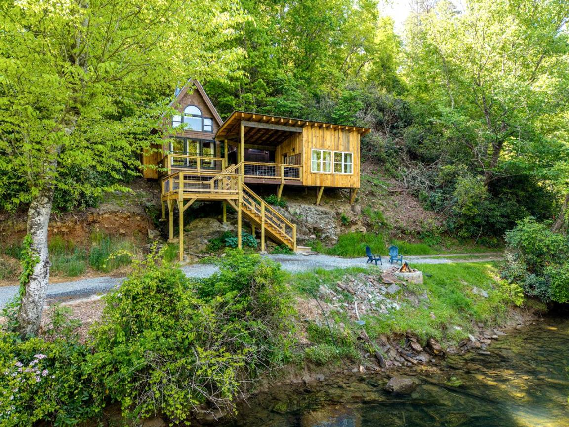House ∙ 2 Bedrooms ∙ 4 Guests - Mineral Bluff, GA