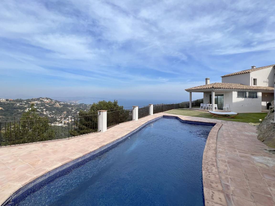 280 M² Casa Rural ∙ 4 Habitaciones ∙ 8 Huéspedes - España