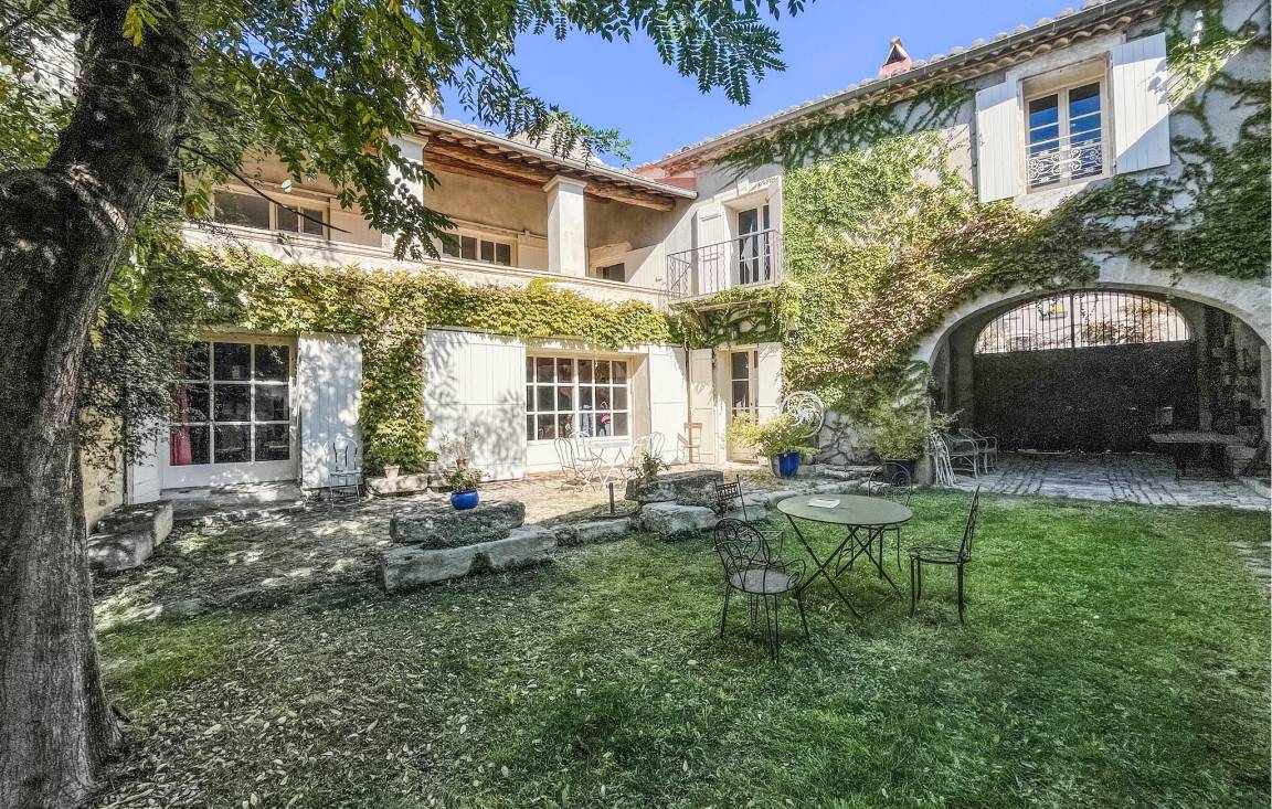 220 M² Maison De Vacances ∙ 5 Chambres ∙ 11 Personnes - Calvisson