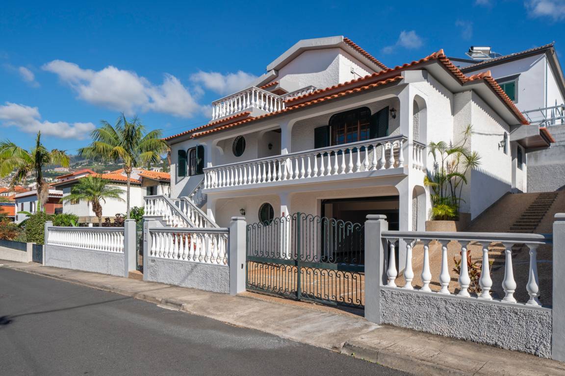 200 M² Villa ∙ 3 Bedrooms ∙ 6 Guests - Funchal