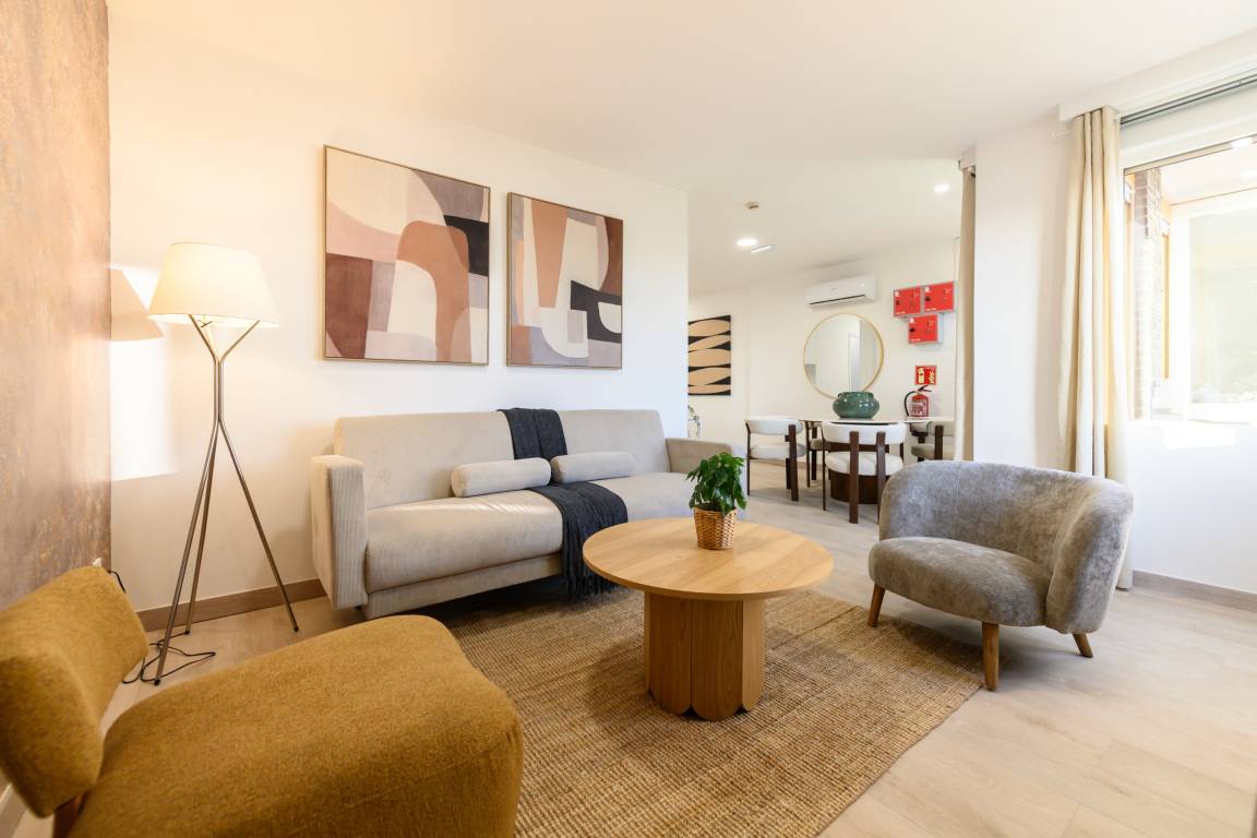 98 M² Apartamento ∙ 2 Habitaciones ∙ 4 Huéspedes - San Sebastián de los Reyes