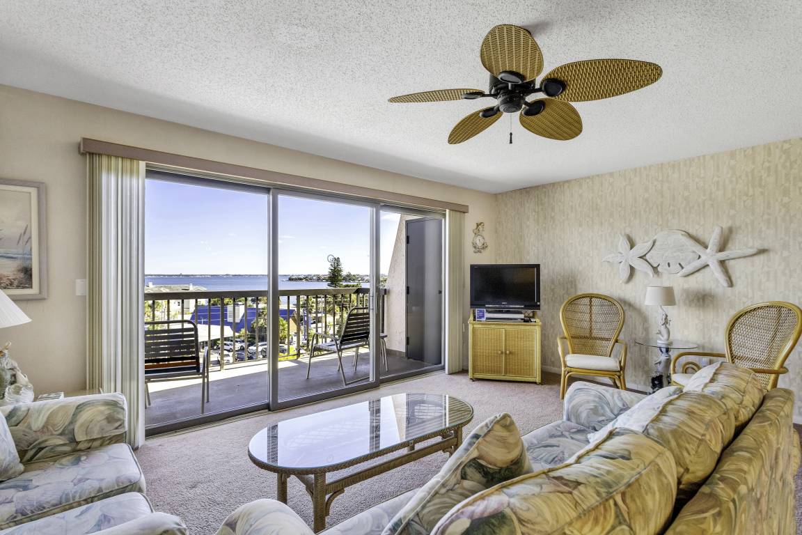 Condo ∙ 1 Bedroom ∙ 4 Guests - St. Pete Beach, FL