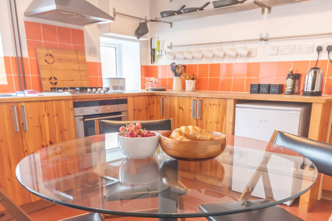 93 M² House ∙ 2 Bedrooms ∙ 6 Guests - Glossop