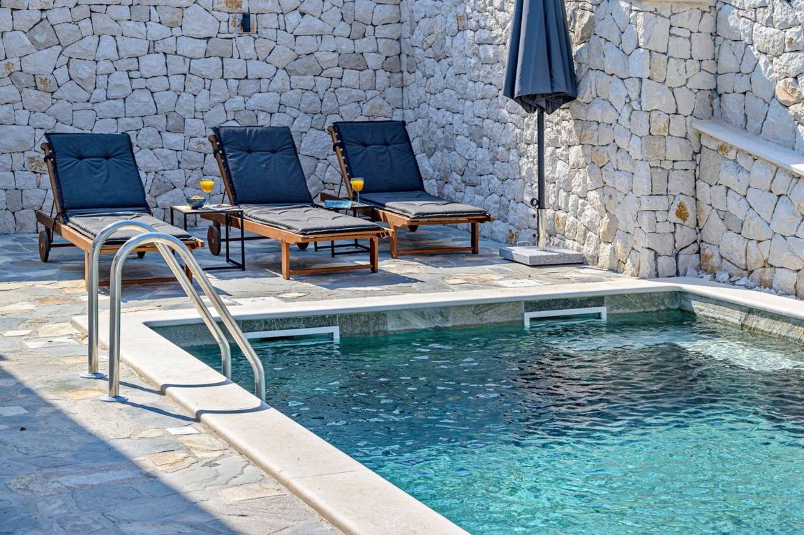 190 M² Villa ∙ 3 Bedrooms ∙ 8 Guests - Postira