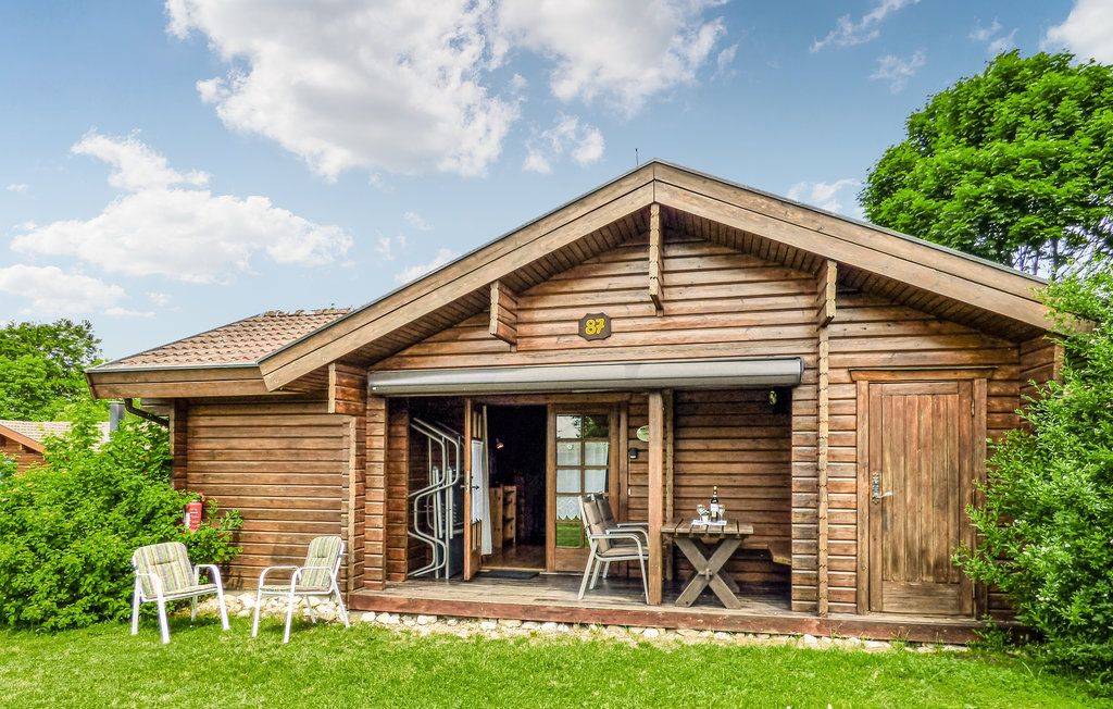 61 M² Ferienhaus ∙ 2 Schlafzimmer ∙ 4 Gäste - Hayingen