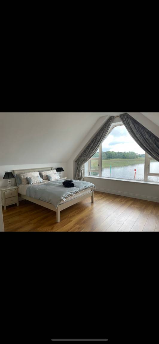 130 M² Apartment ∙ 3 Bedrooms ∙ 6 Guests - County Sligo