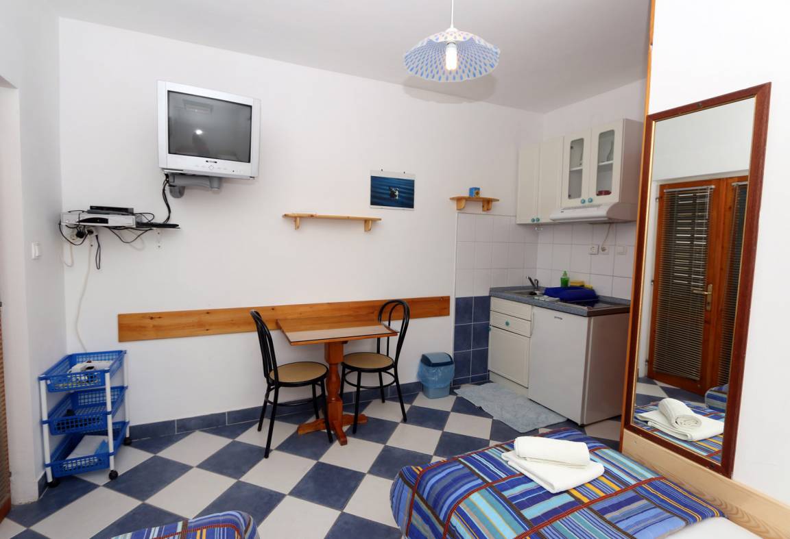 16 M² Apartament Typu Studio ∙ 1 Sypialnia ∙ 2 Gości - Drvenik