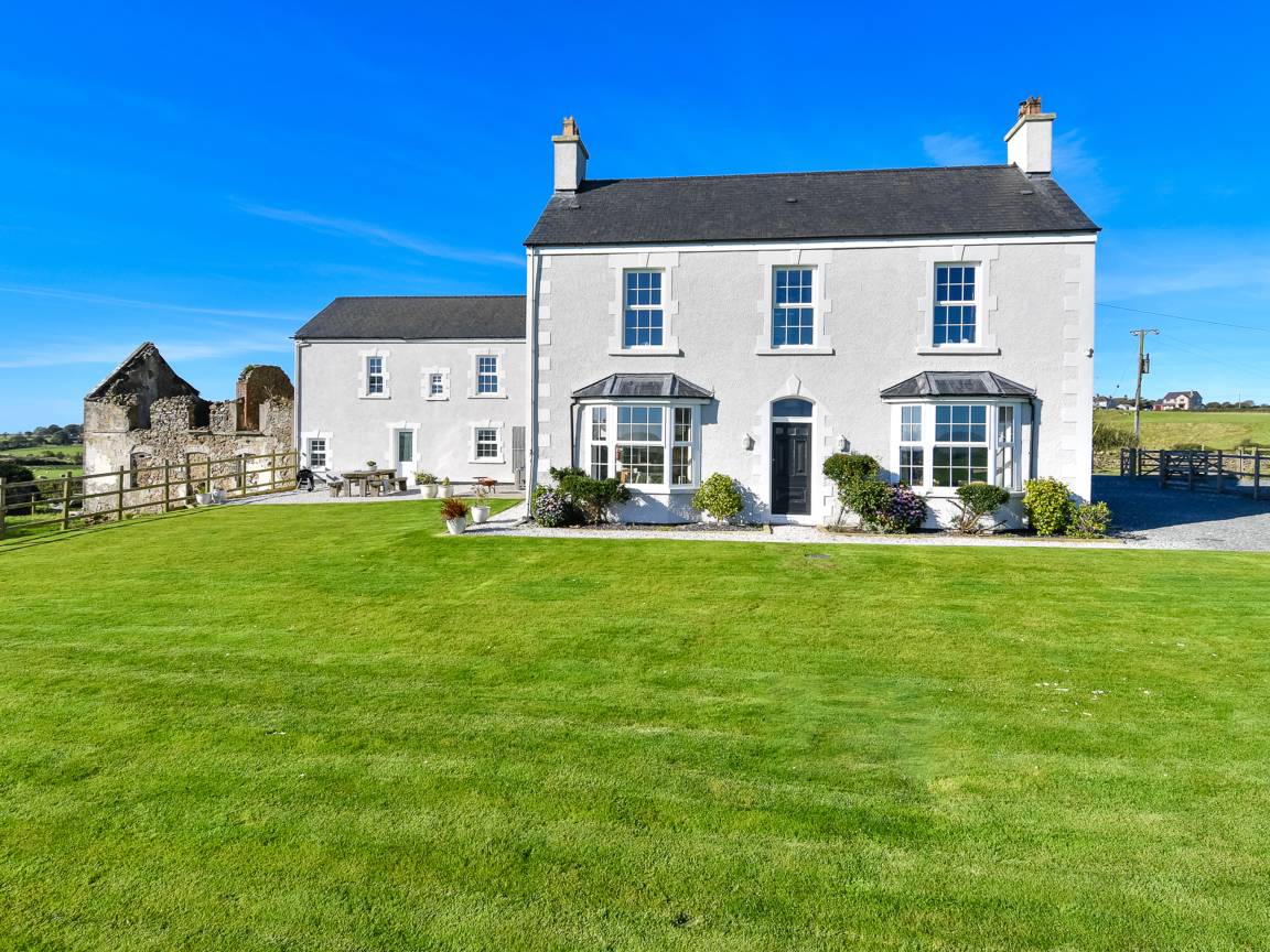 Cottage ∙ 6 Bedrooms ∙ 18 Guests - Rhosneigr