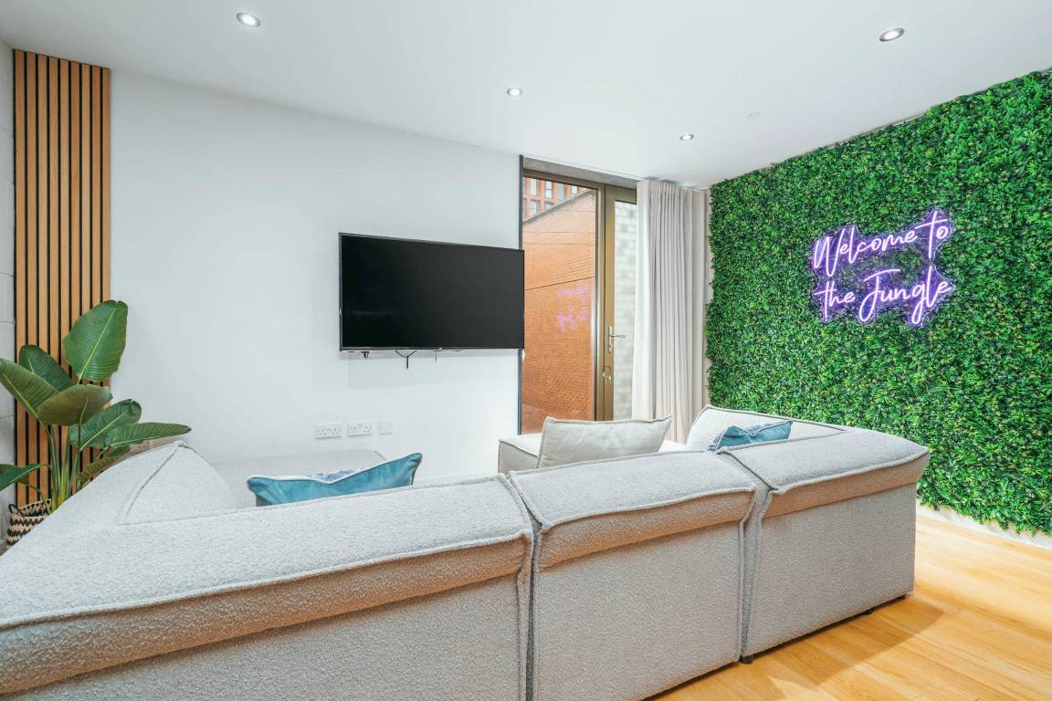 144 M² Ferienhaus ∙ 4 Schlafzimmer ∙ 10 Gäste - Manchester