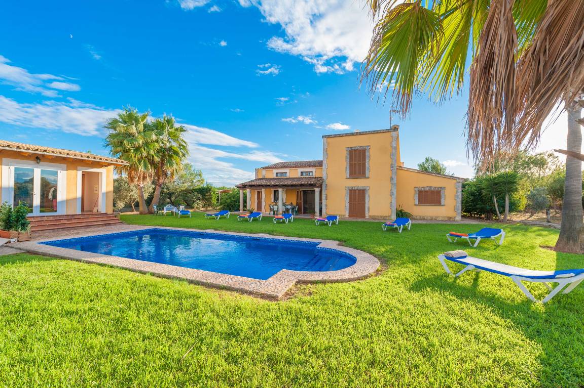 240 M² Villa ∙ 4 Schlafzimmer ∙ 8 Gäste - Muro
