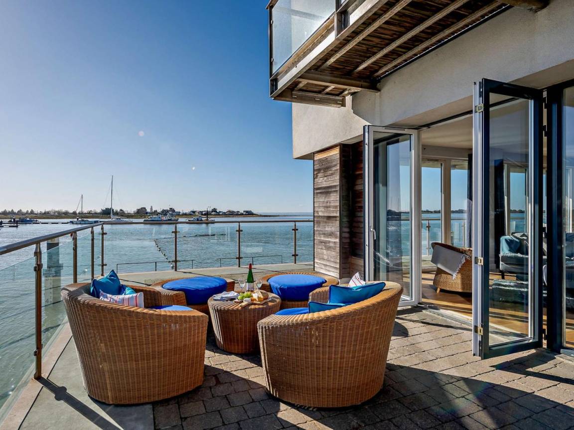 Apartment ∙ 2 Bedrooms ∙ 4 Guests - Brightlingsea