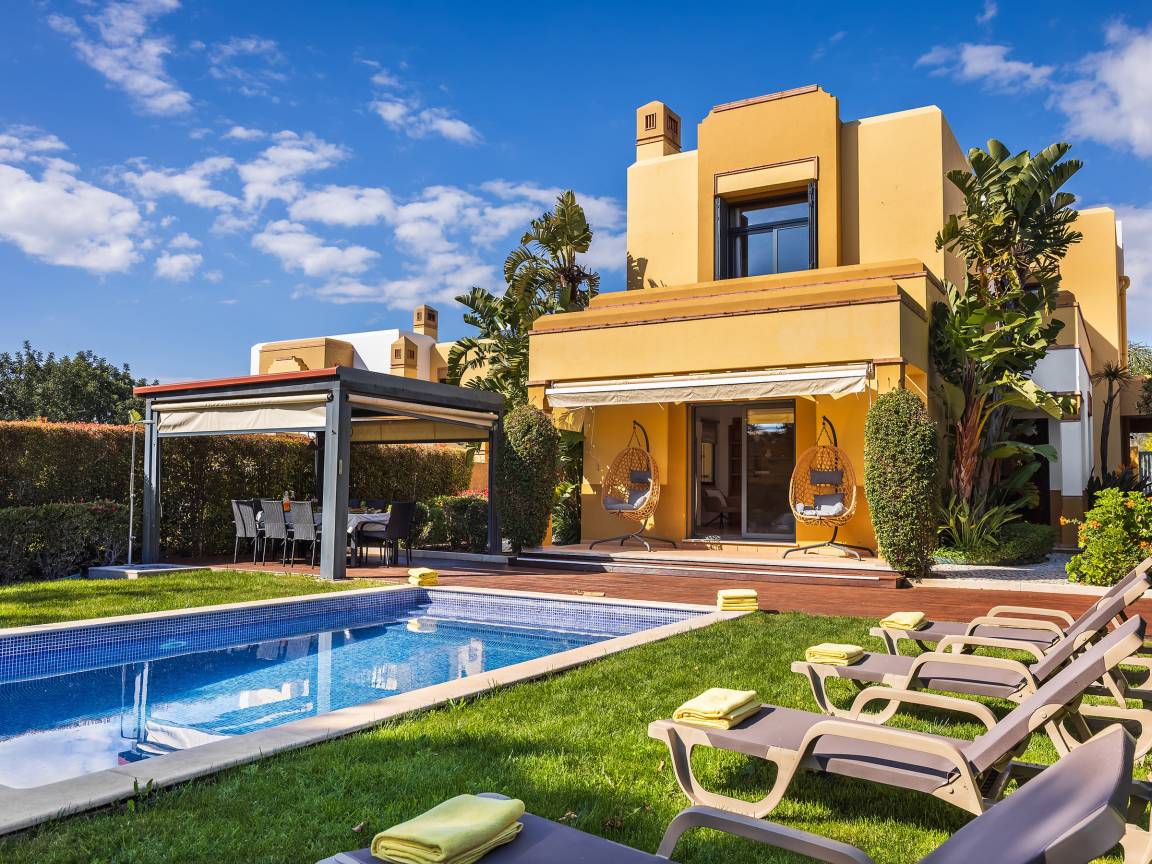 180 M² Villa ∙ 5 Makuuhuonetta ∙ 10 Vierasta - Guia