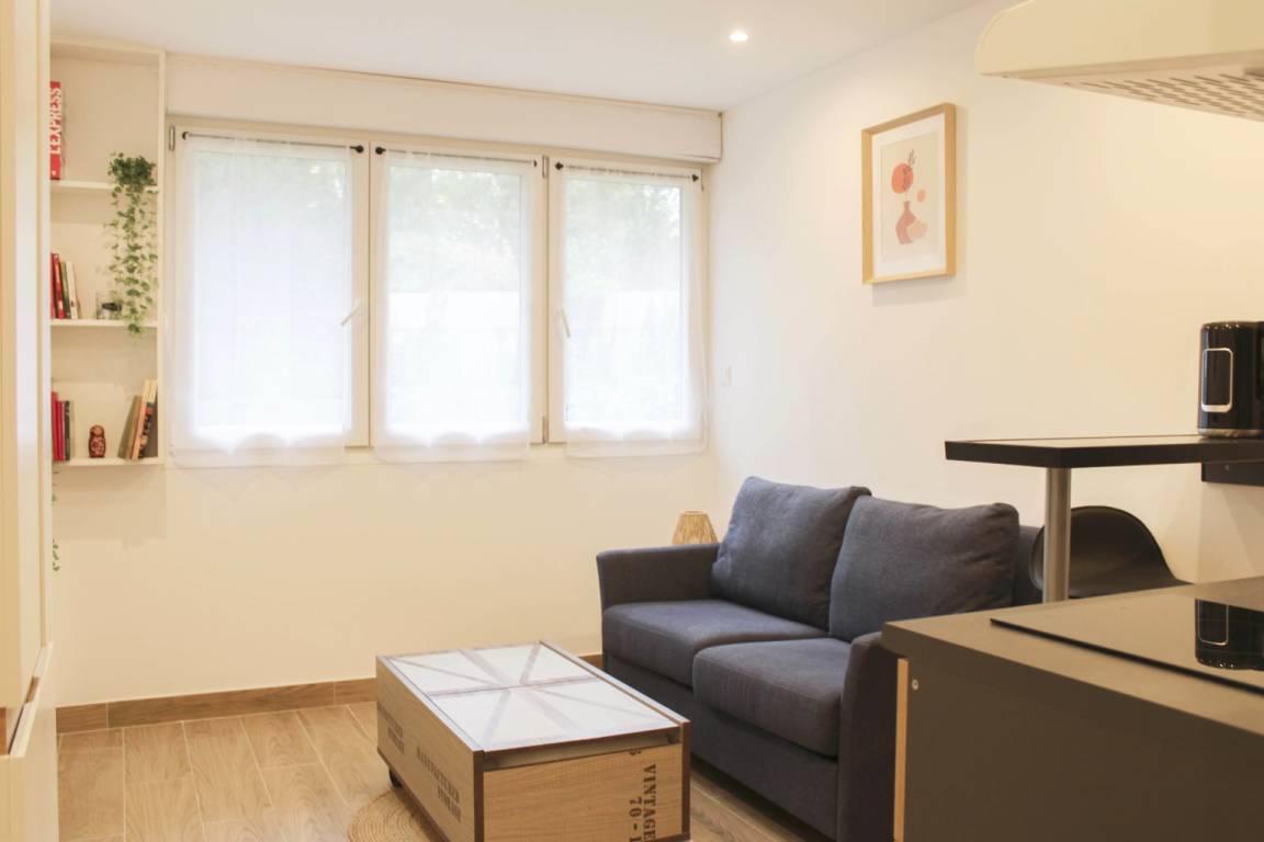17 M² Studio Flat ∙ 2 Guests - Saint-Denis, France