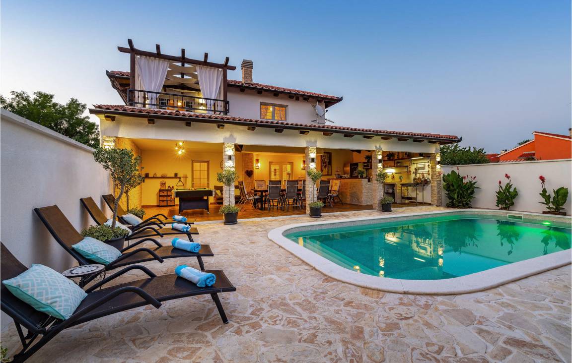 270 M² Maison De Vacances ∙ 6 Chambres ∙ 12 Personnes - Privlaka