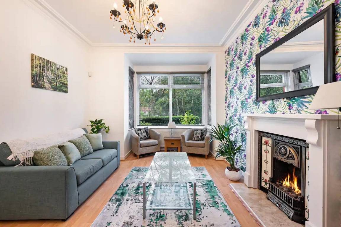 149 M² House ∙ 4 Bedrooms ∙ 8 Guests - Bolton