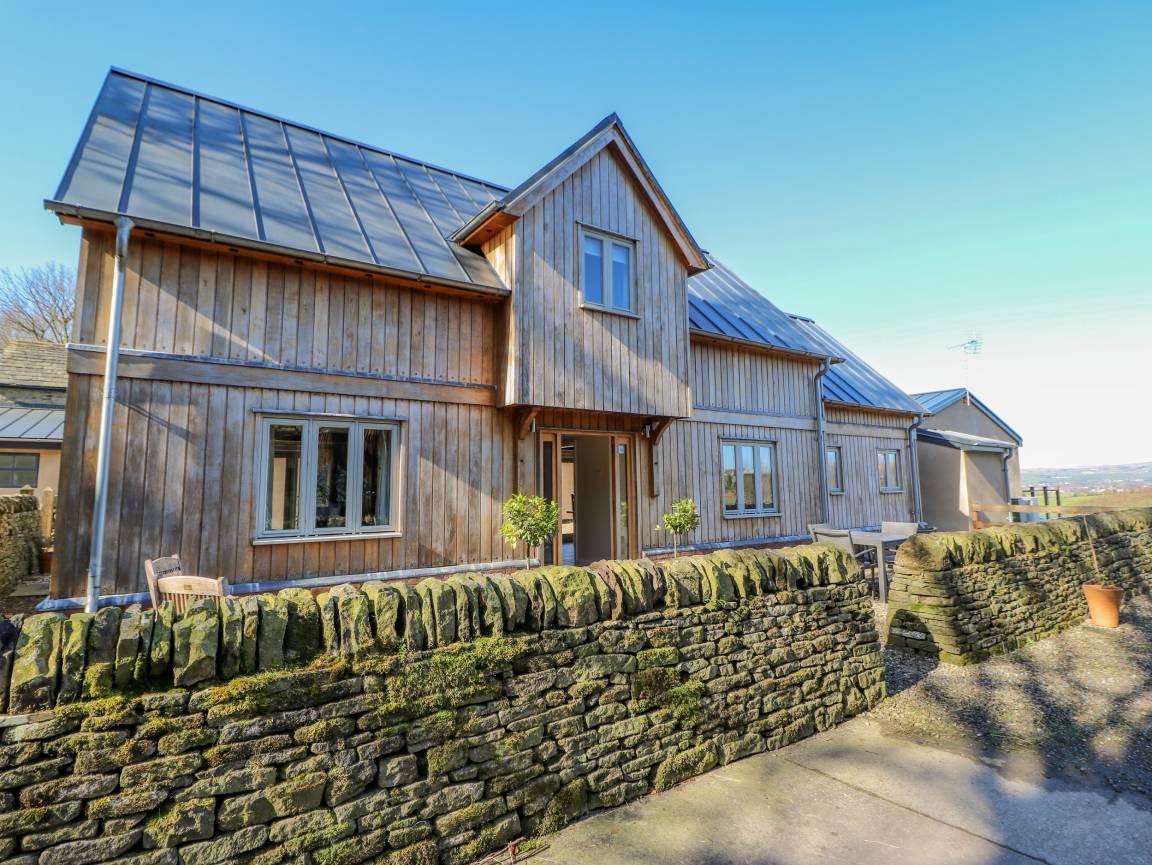 Cottage ∙ 2 Bedrooms ∙ 4 Guests - Oldham