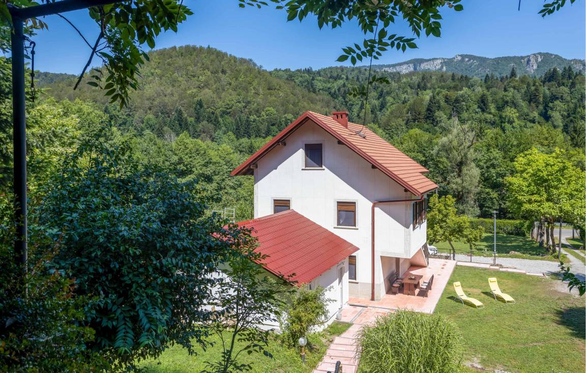 197 M² House ∙ 5 Bedrooms ∙ 12 Guests - Delnice