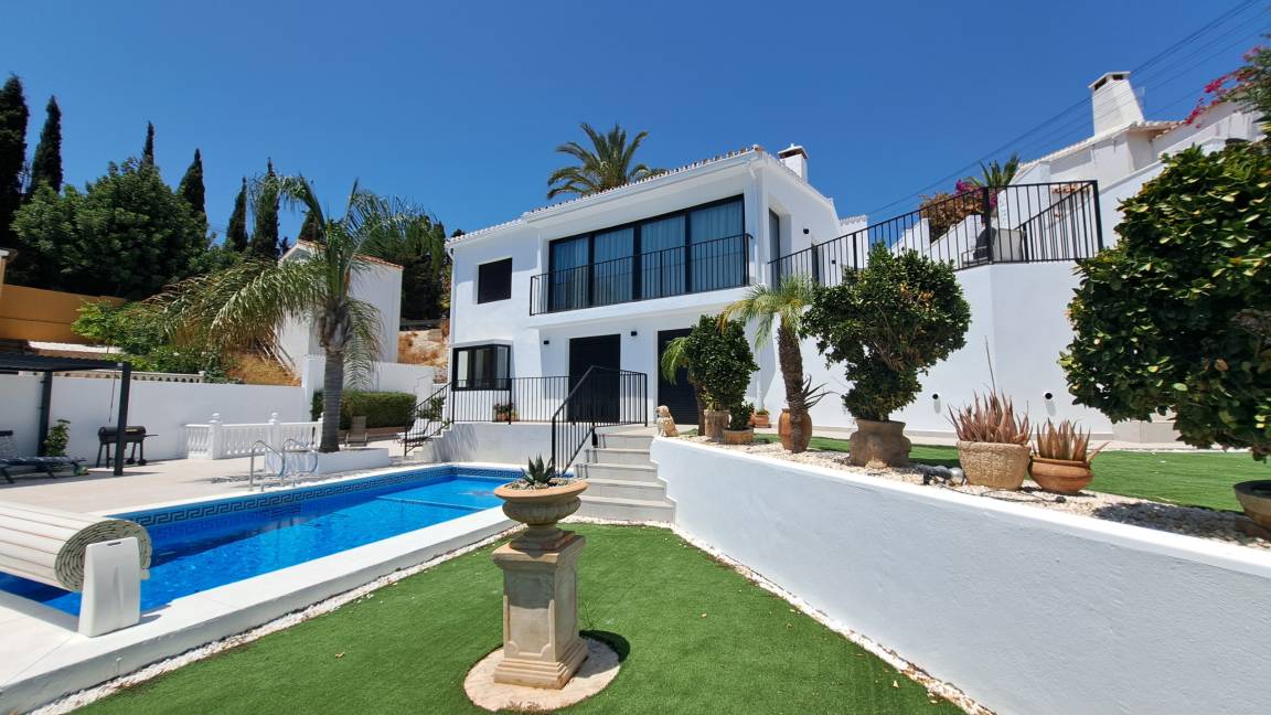 130 M² Villa ∙ 4 Bedrooms ∙ 8 Guests - Fuengirola