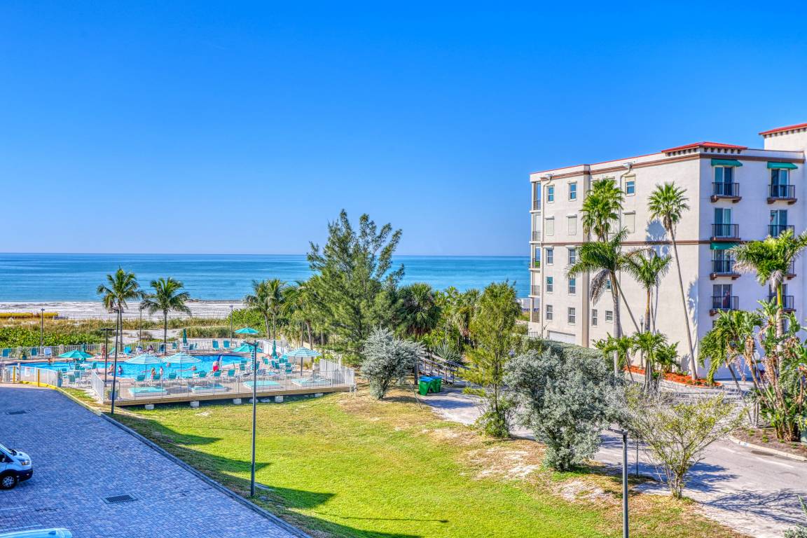 81 M² Condo ∙ 2 Bedrooms ∙ 6 Guests - Treasure Island, FL