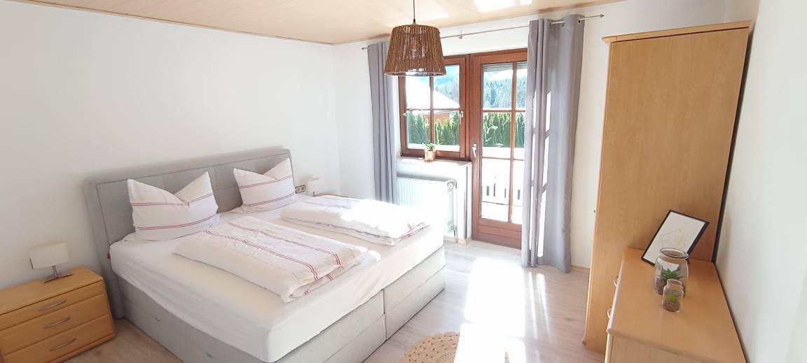 65 M² Ferienwohnung ∙ 1 Schlafzimmer ∙ 4 Gäste - Bischofsmais