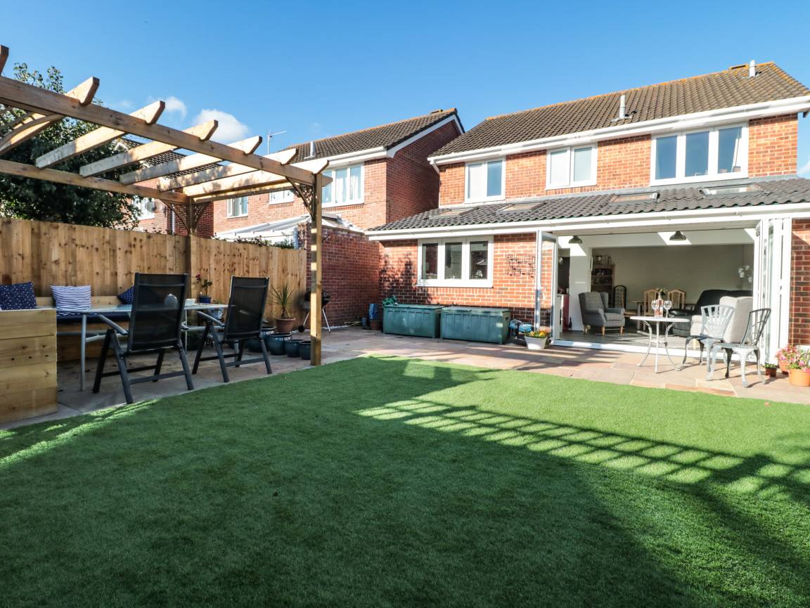 Cottage ∙ 4 Bedrooms ∙ 8 Guests - Bournemouth