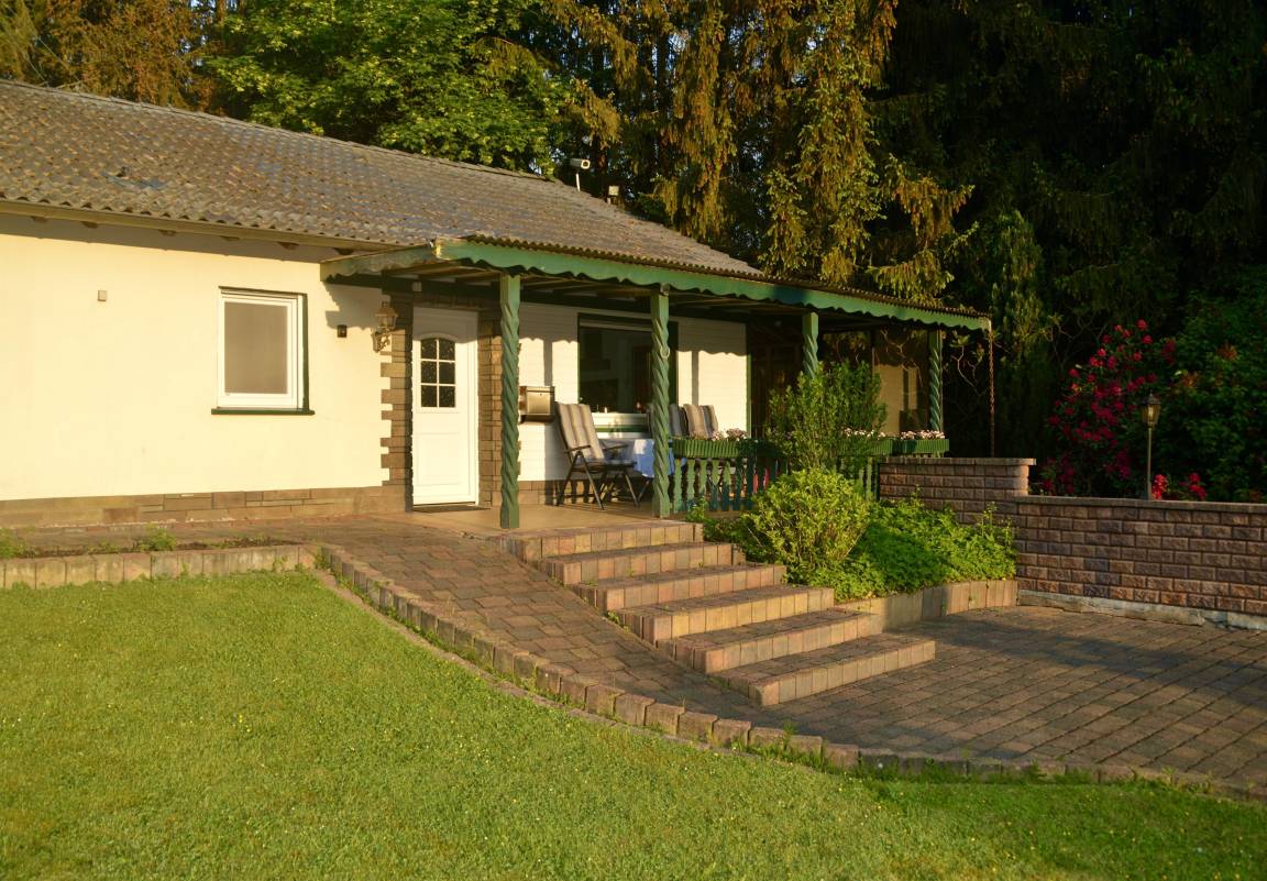 100 M² Ferienhaus ∙ 2 Schlafzimmer ∙ 6 Gäste - Bad Honnef