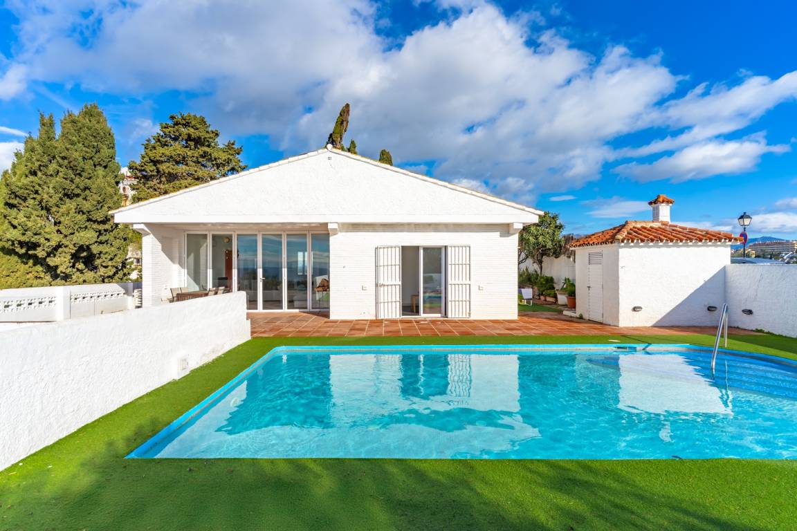 180 M² Villa ∙ 3 Bedrooms ∙ 8 Guests - La Cala de Mijas