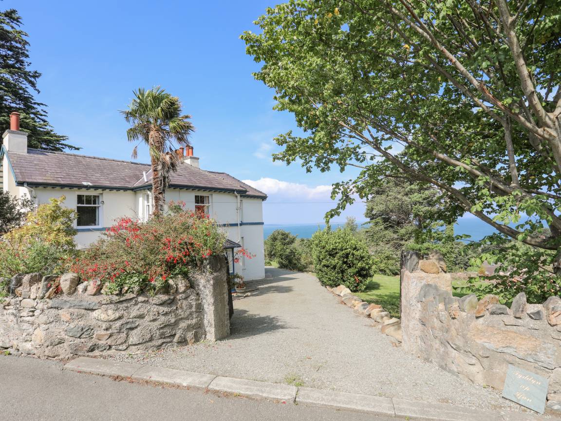 Cottage ∙ 4 Bedrooms ∙ 8 Guests - Anglesey