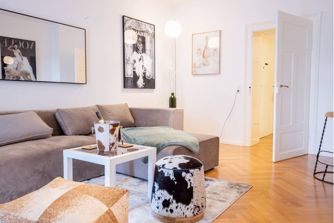 100 M² Huoneisto ∙ 2 Makuuhuonetta ∙ 4 Vierasta - München