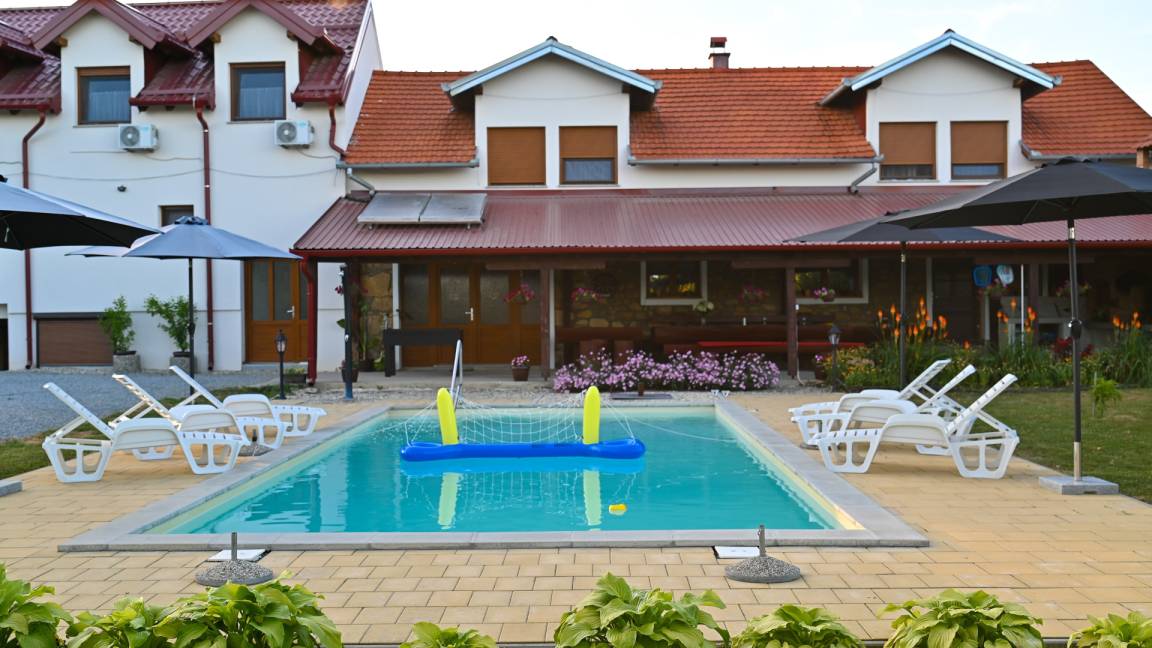 157 M² Villa ∙ 4 Bedrooms ∙ 10 Guests - Croatia