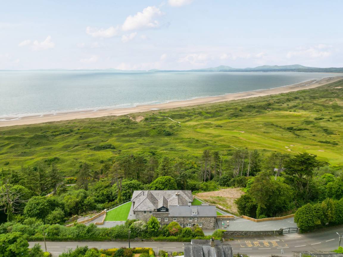 Mökki ∙ 5 Makuuhuonetta ∙ 12 Vierasta - Harlech