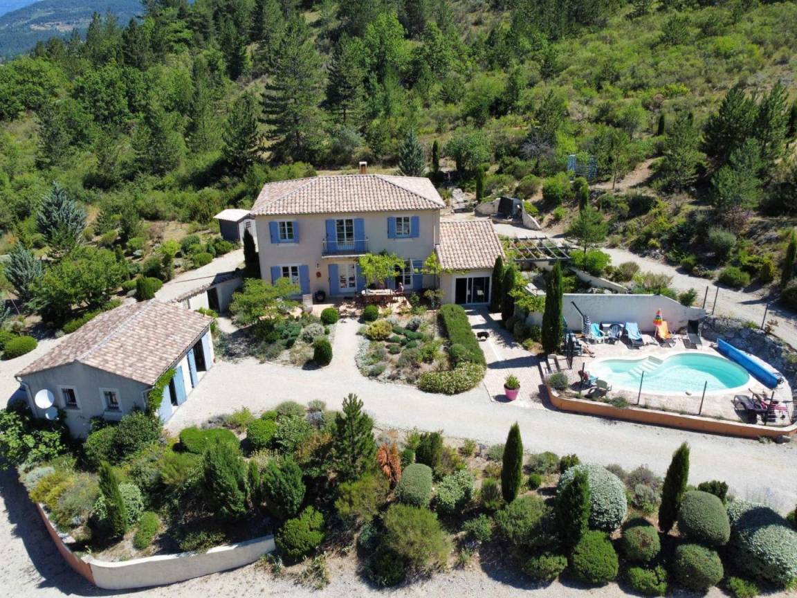 164 M² Gîte ∙ 5 Chambres ∙ 12 Personnes - La Motte-Chalancon