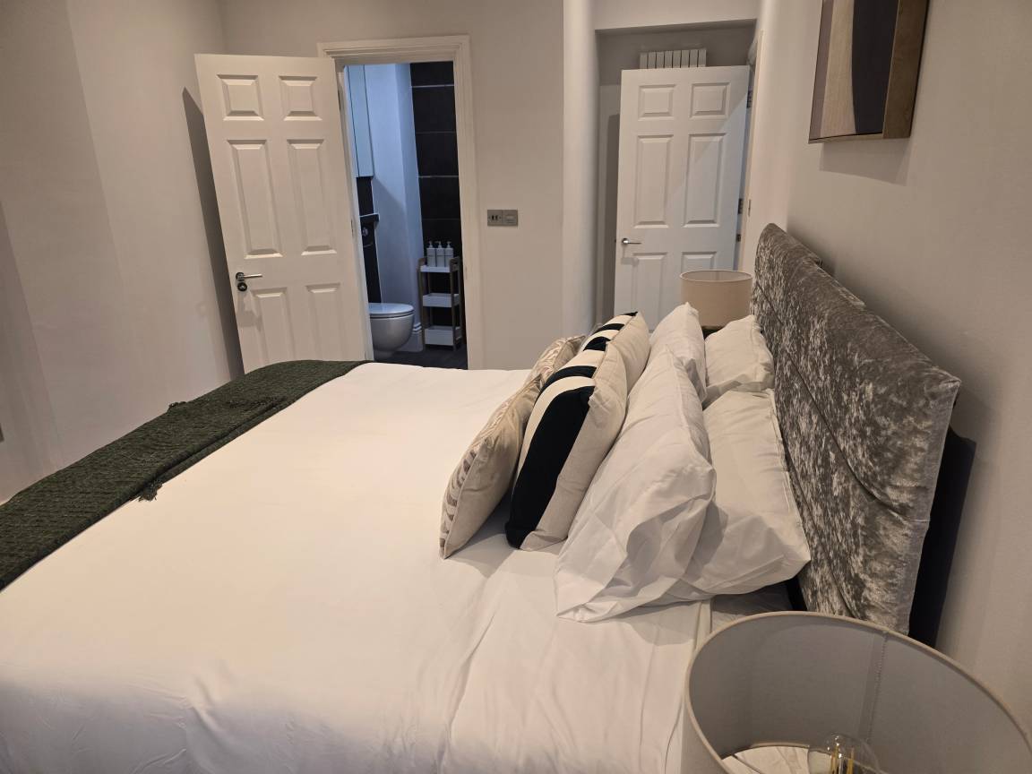 75 M² Appartement ∙ 2 Chambres ∙ 6 Personnes - Bedford