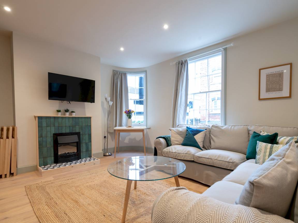 111 M² House ∙ 3 Bedrooms ∙ 6 Guests - Cheltenham