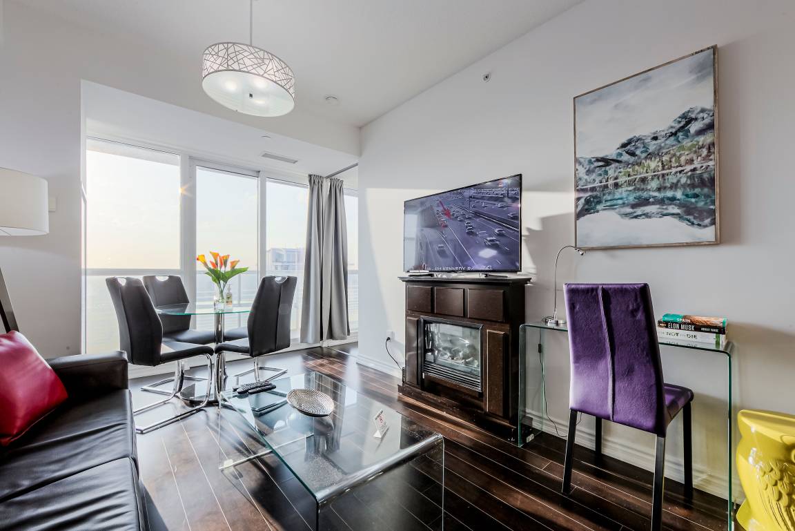 65 M² Ferienwohnung ∙ 3 Schlafzimmer ∙ 6 Gäste - Toronto