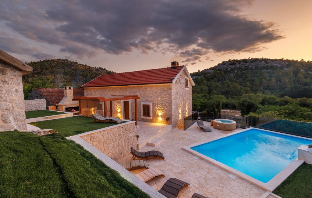 260 M² Villa ∙ 5 Schlafzimmer ∙ 10 Gäste - Metković