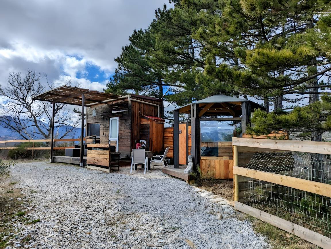 14 M² Hus ∙ 1 Sovrum ∙ 2 Gäster - Sisteron