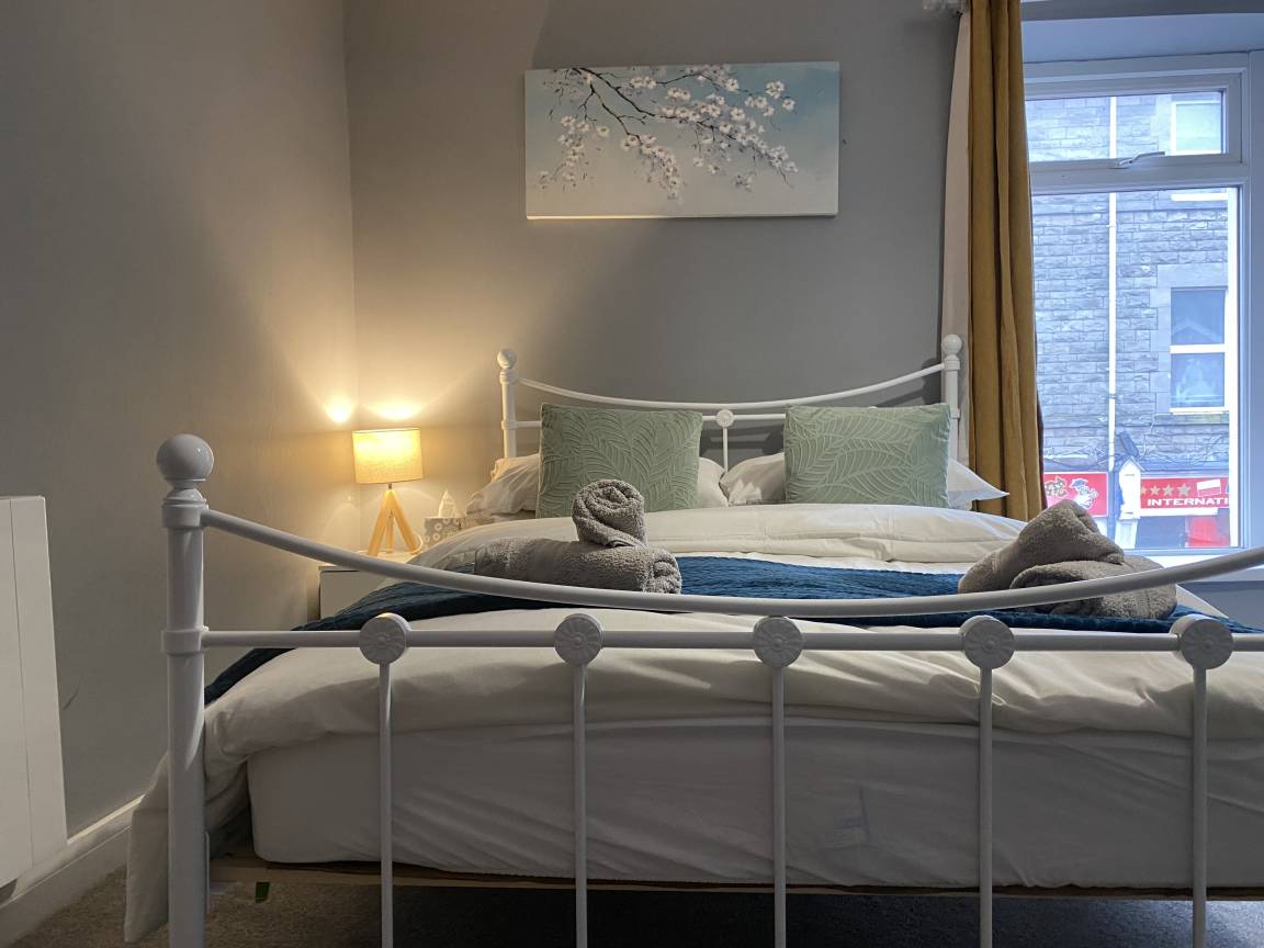 75 M² Apartment ∙ 2 Bedrooms ∙ 6 Guests - Bridgend