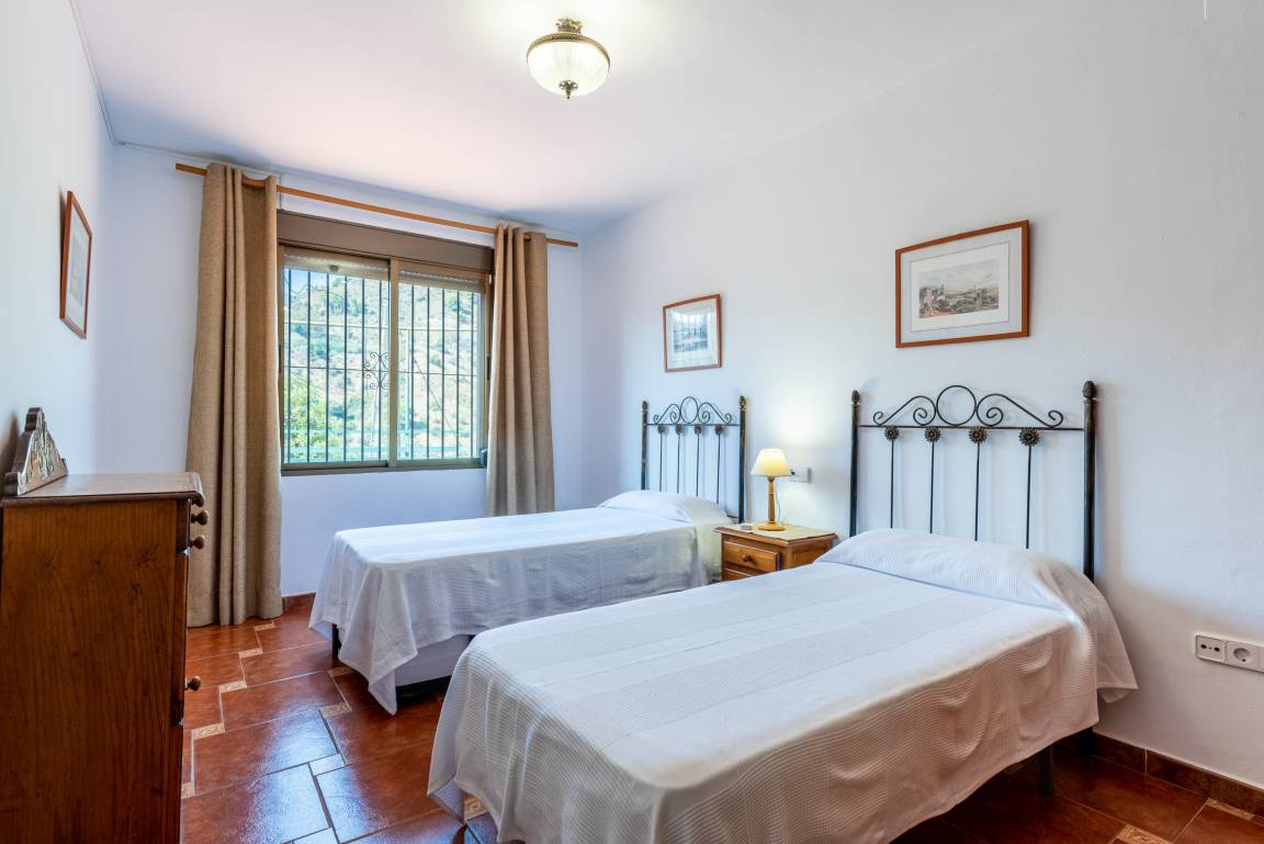 85 M² House ∙ 2 Bedrooms ∙ 5 Guests - Málaga