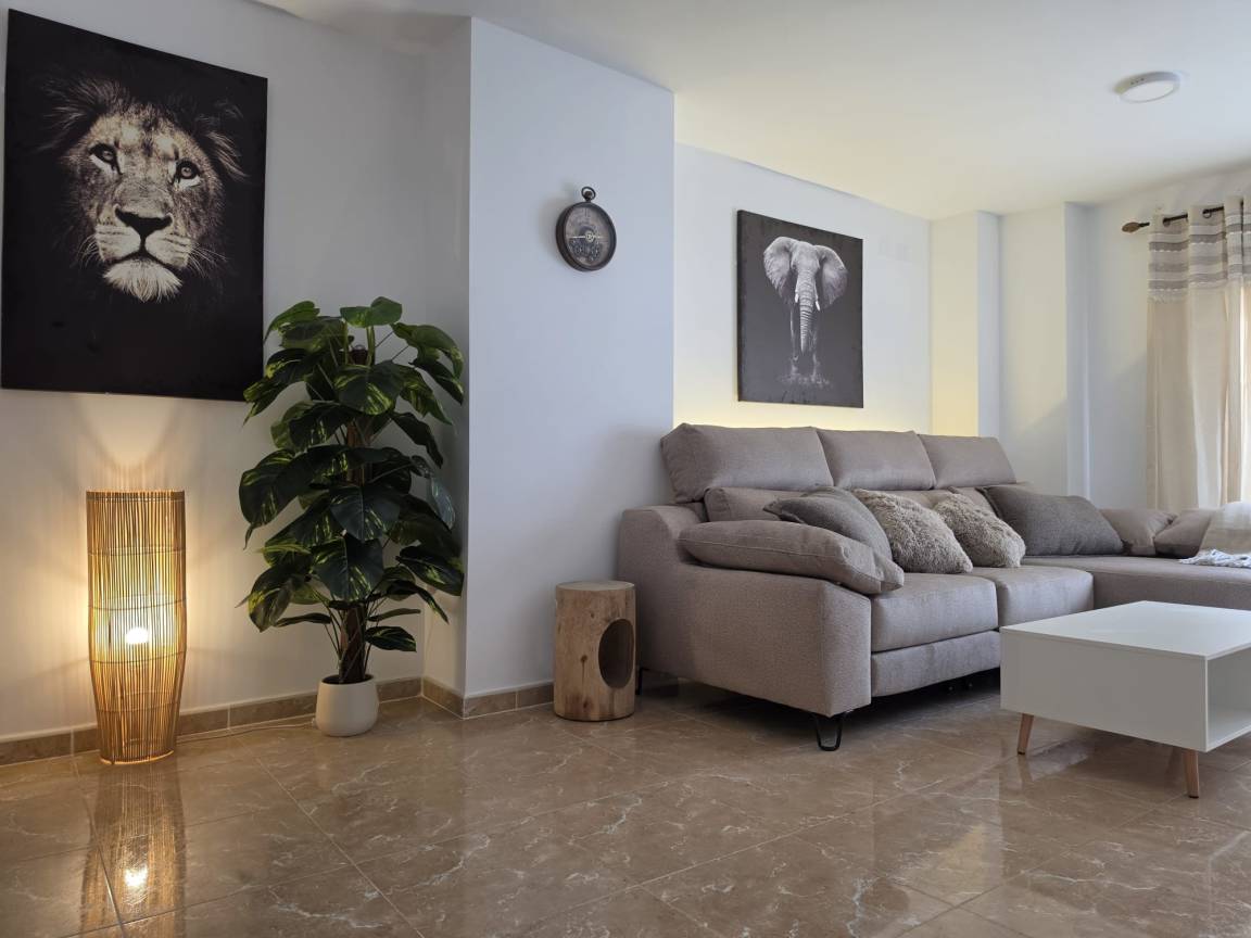136 M² Huoneisto ∙ 3 Makuuhuonetta ∙ 6 Vierasta - Oliva