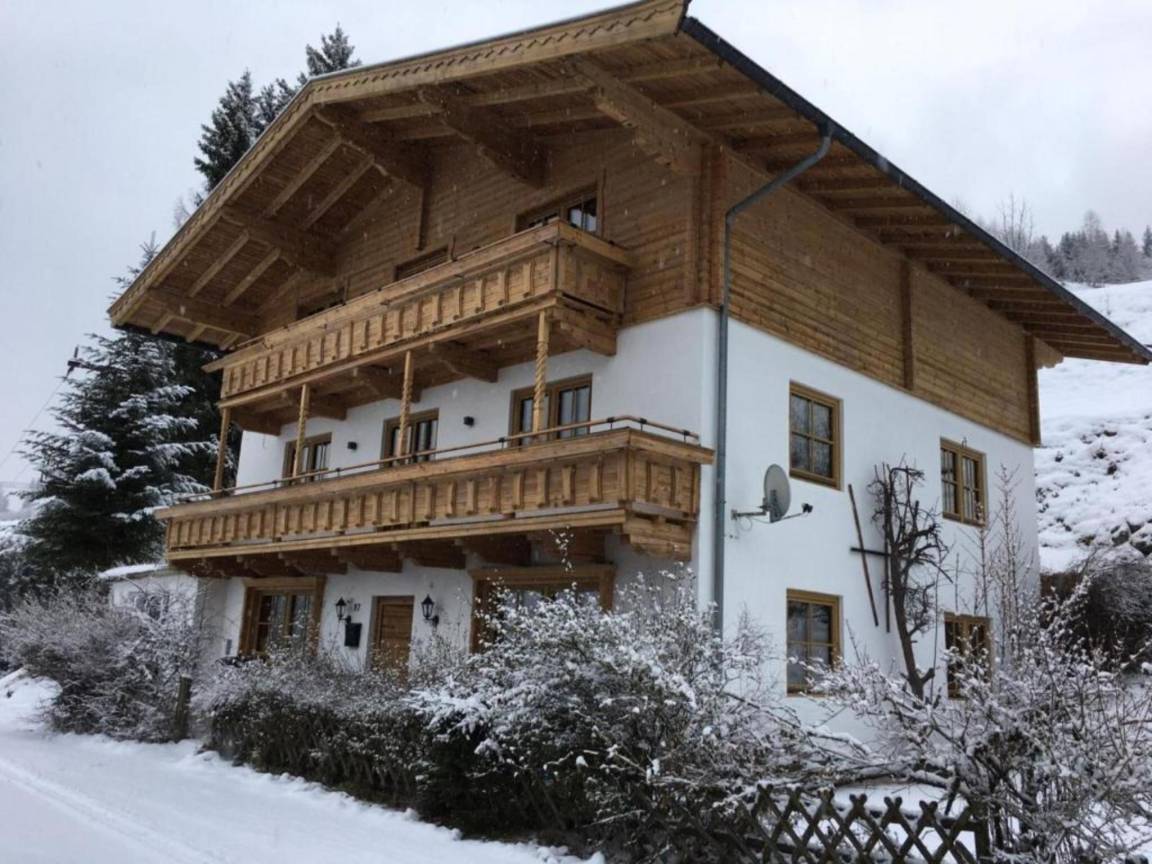 250 M² Chalet ∙ 8 Bedrooms ∙ 18 Guests - Bramberg am Wildkogel